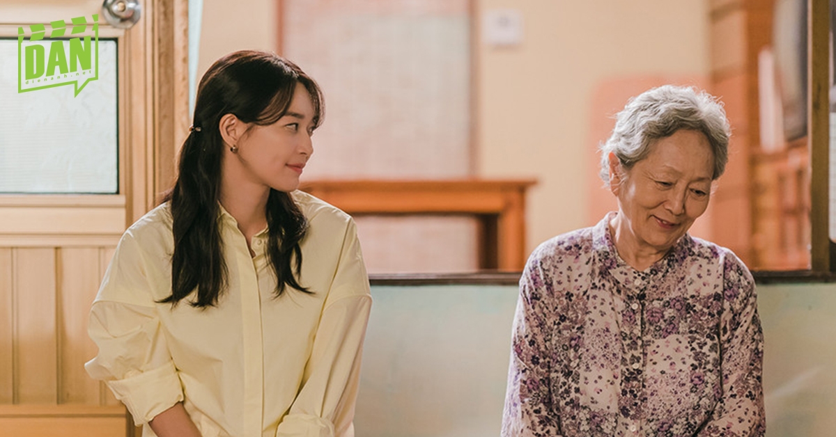 Review Hometown Cha-Cha-Cha chinh phục khán giả mọi lứa tuổi